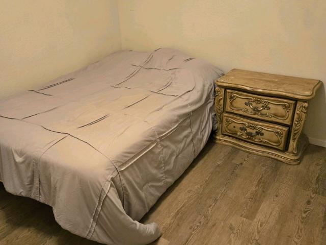 Room for rent in house with pool