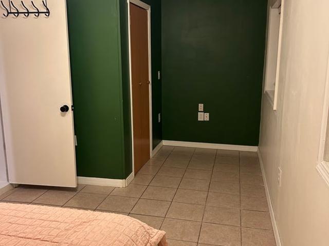 Room for rent in house with pool
