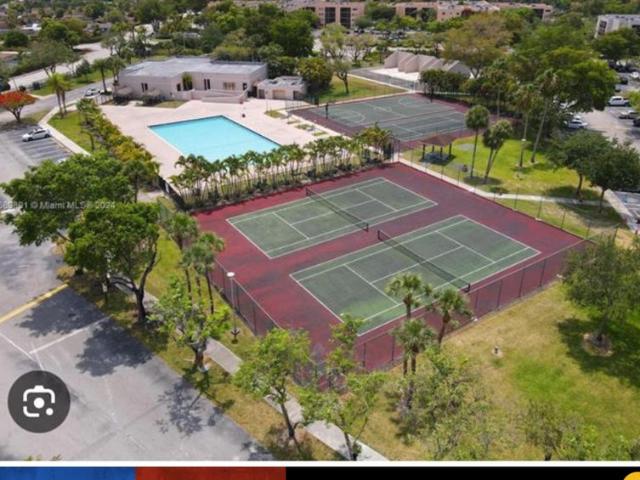 room for rent in kendall only female