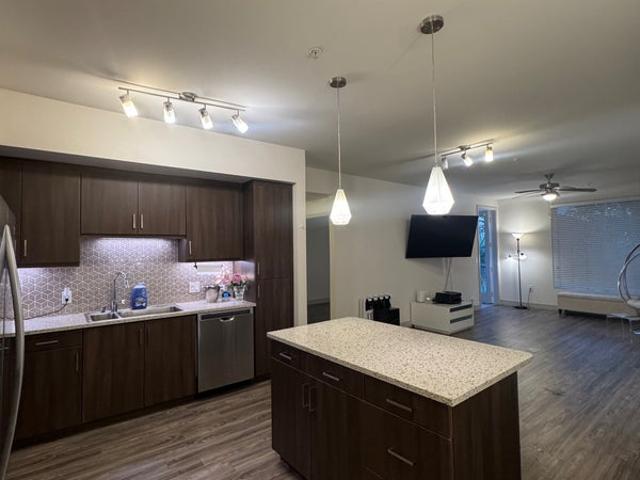 Room for Rent in Luxury Apartment Irvine Unfurnish