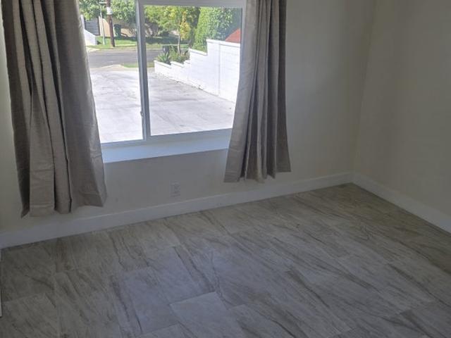 Room for rent in large house Reseda CA