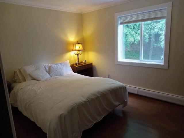 ROOM FOR RENT in LARGE HOUSE $1200/mo Danbury, CT