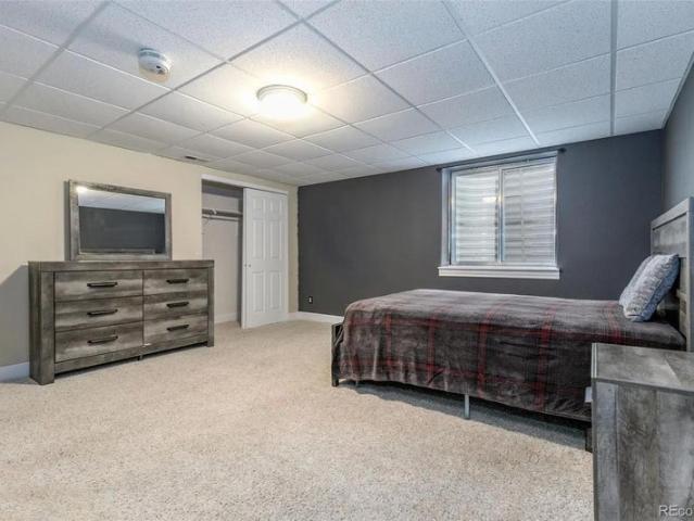 ROOM FOR RENT IN LARGE HOUSE