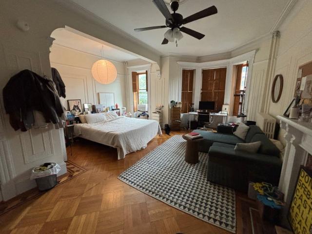 Room for rent in Park Slope Brownstone!