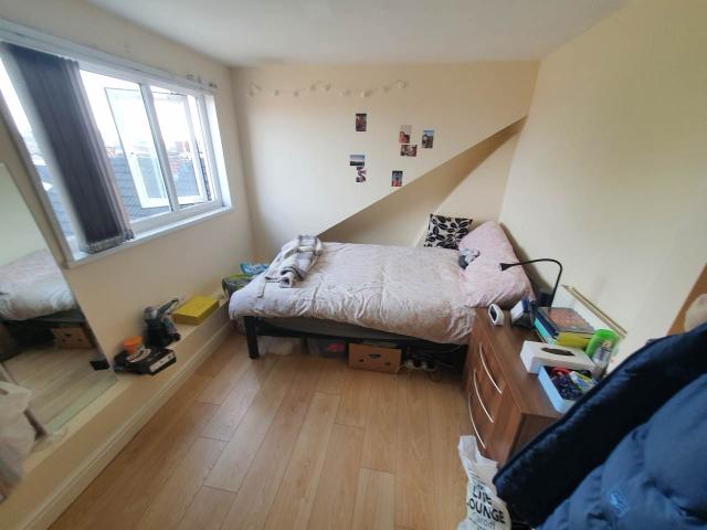 room for rent in Pentyrch Street Rooms Cathays CF24 4JX
