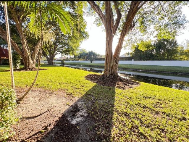 ROOM FOR RENT IN PLANTATION!