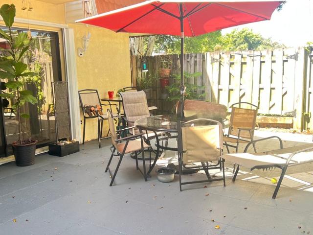 ROOM FOR RENT IN PLANTATION!