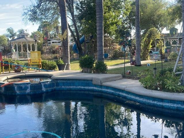 Room for rent in pool home