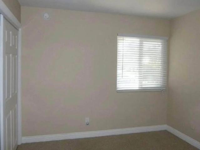 Room for rent in quiet Westlake village house