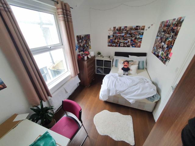 room for rent in Ruthin Gardens Rooms Cathays CF24 4AU
