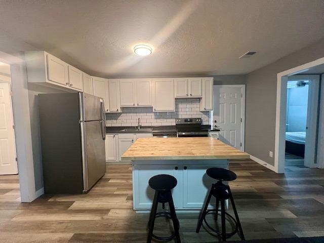 Room for Rent in Remodeled Furnished Apartment acr