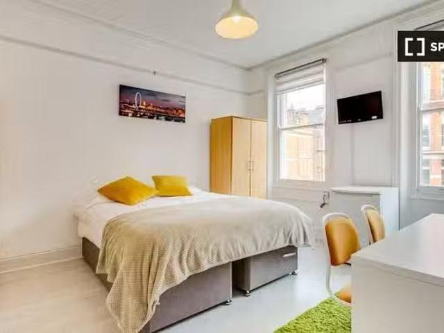Room for rent in Residence in Earl's Court, London