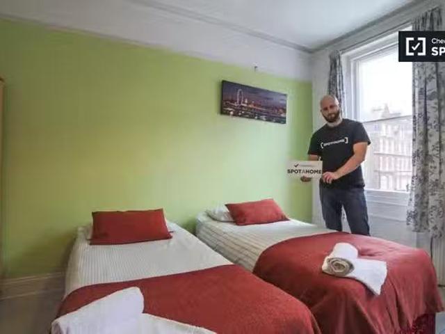 Room for rent in Residence in Earl's Court, London