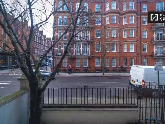 Room for rent in Residence in Earl's Court, London
