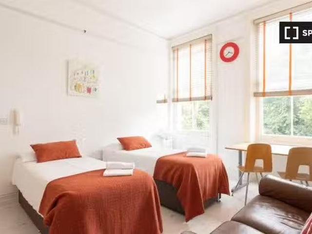 Room for rent in Residence in Earl's Court, London