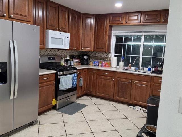 Room for rent in Riverside