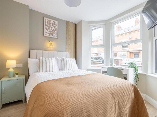 room for rent in Room 1 28, Glendower Street, Belfast, BT6 8PD