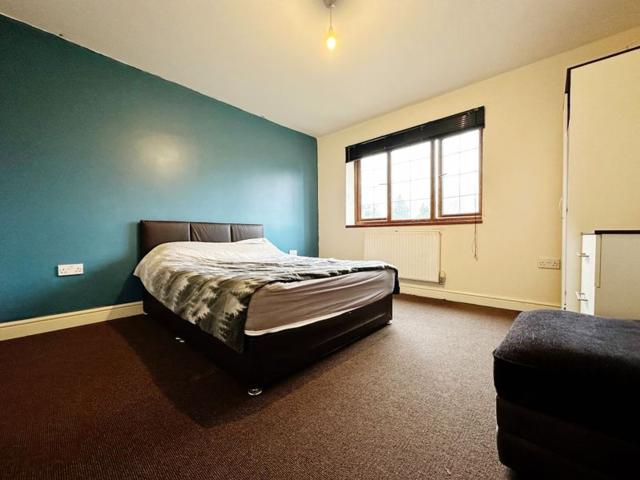 room for rent in Room 1, Bloxwich Road North, Willenhall – WV12