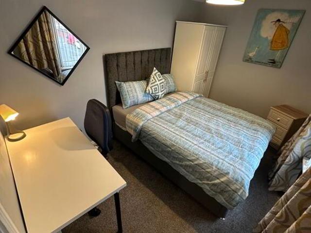 room for rent in Room 4, 229 Donegall Rd, Belfast, BT12 5NB