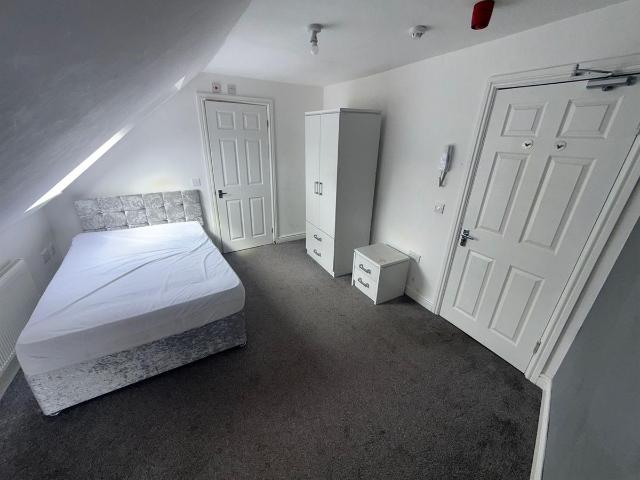 room for rent in Room 6, 44 Park Road