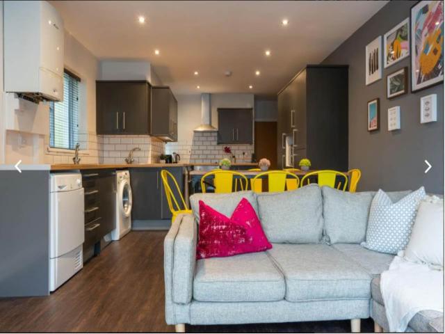 room for rent in St Peters Street Roath CF24 3BA