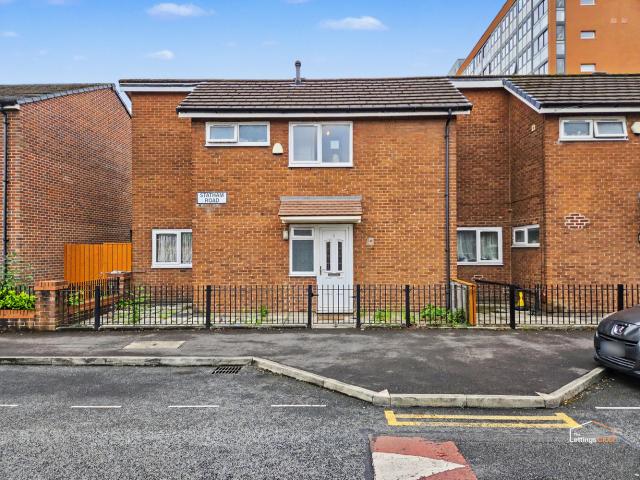 room for rent in Statham Road, Manchester