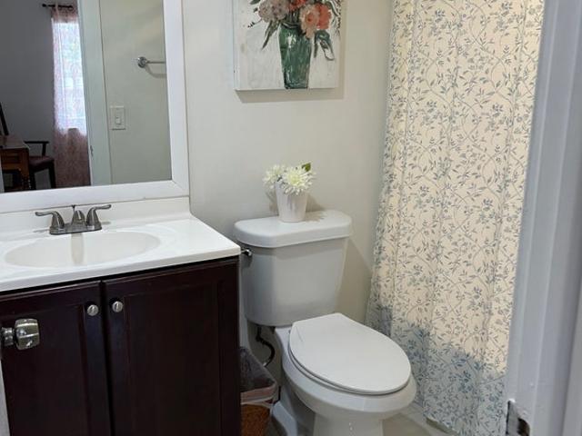 Room for rent in Sunrise area