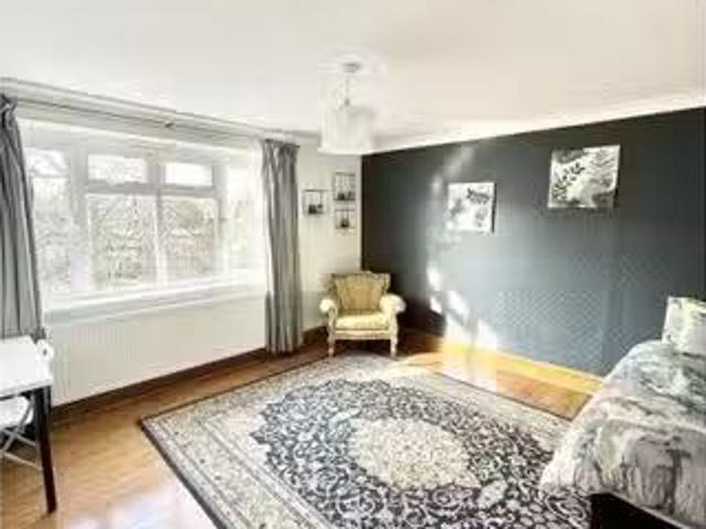 Room for rent in Saint Charles, London