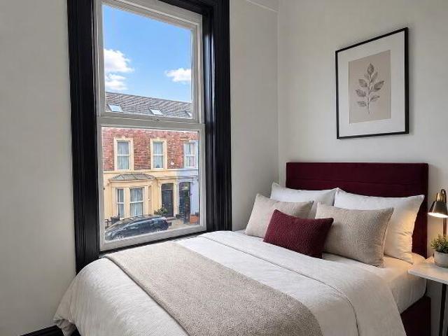 room for rent in Serviced Room, Room 7, 7 Malone Avenue, Bills Included, Belfast, BT9 6EN