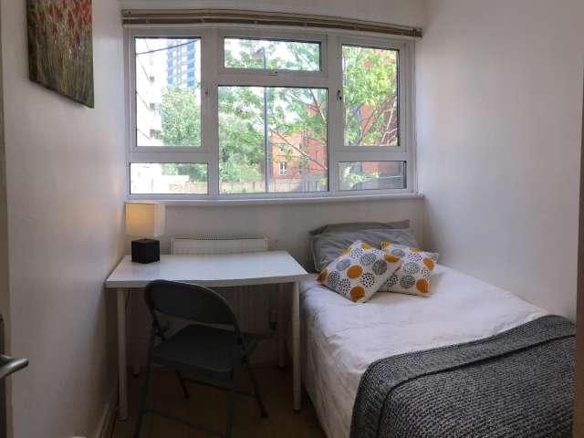 Room for rent in shared apartment in London