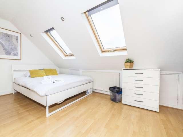 Room for rent in shared apartment in London