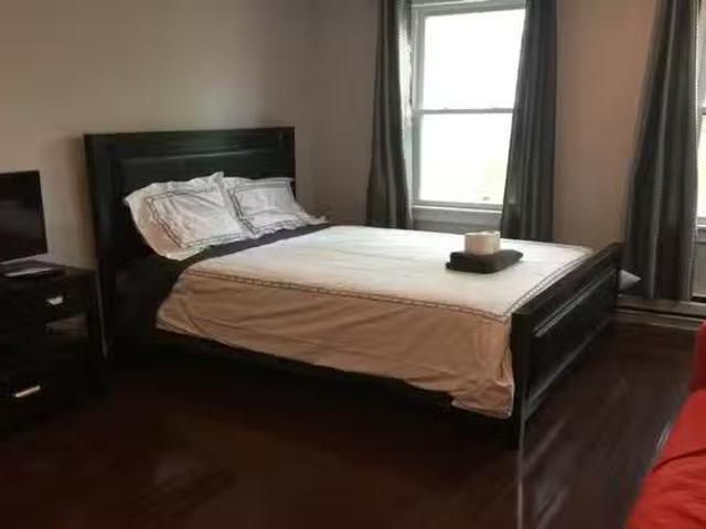 Room for rent in Somerville