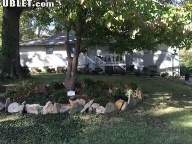 Room for rent in South Kansas City