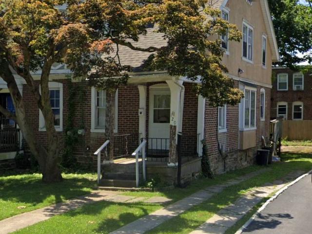 Room for rent in spacious townhouse