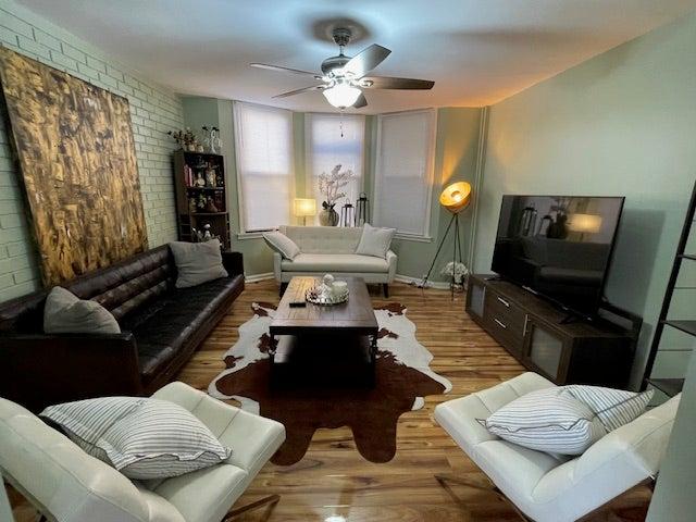 Room for Rent in Spacious 4 Bedroom House