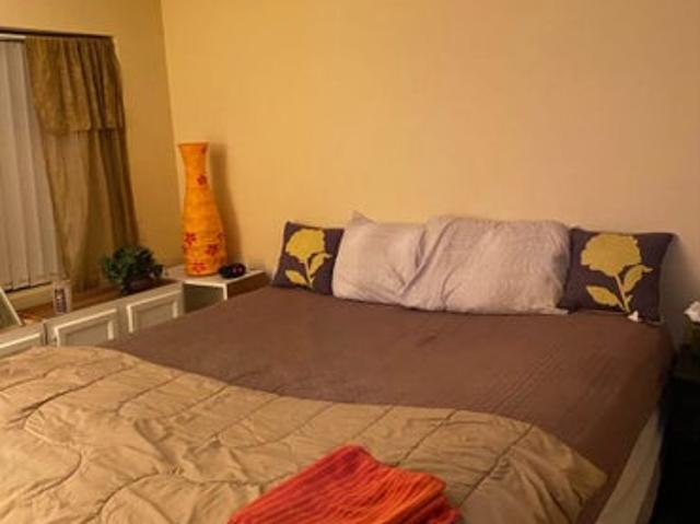 Room for rent in townhouse