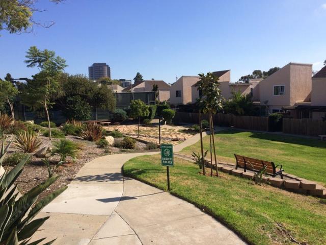 Room For Rent in UTC Condo/ Female preferred