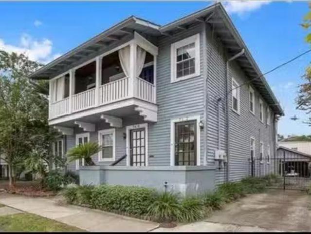 Room for rent in Uptown