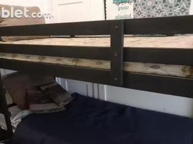 Room for rent in Uptown