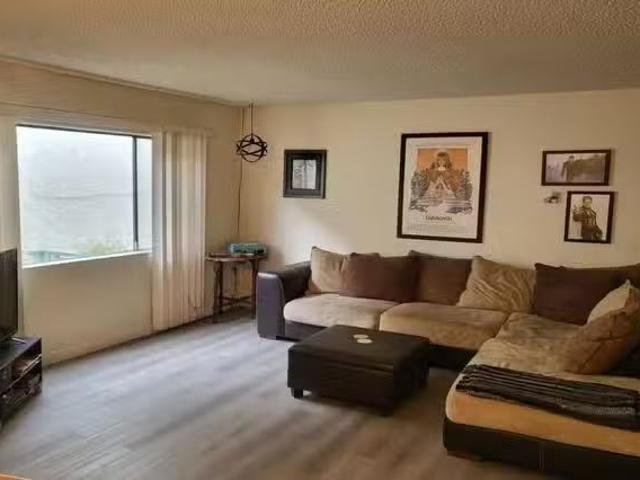 Room for rent in Valley Village