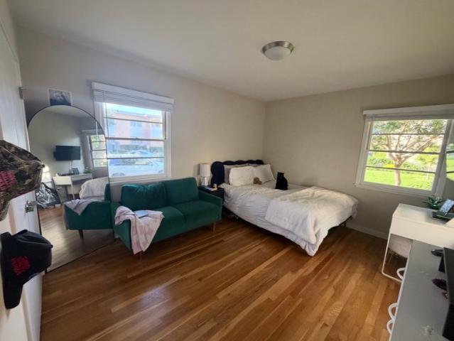 Room for rent in Venice apartment!