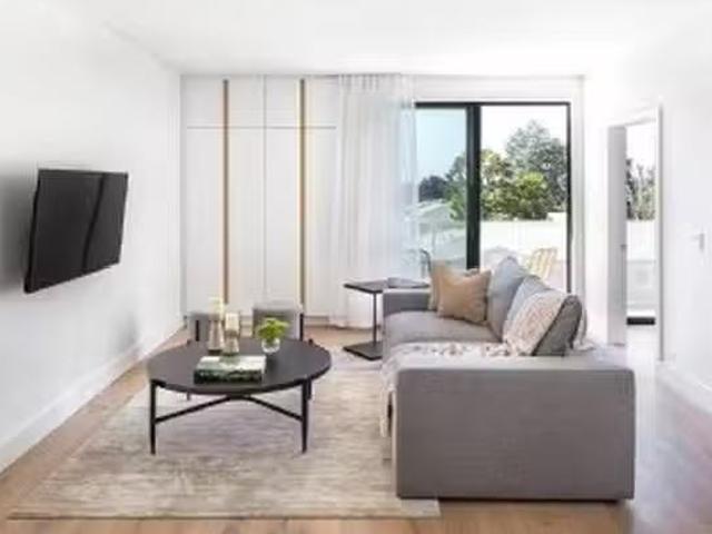 Room for rent in West Hollywood