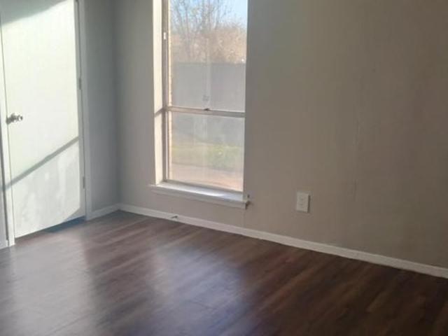Room for rent in 2 bed 1 bath apartment