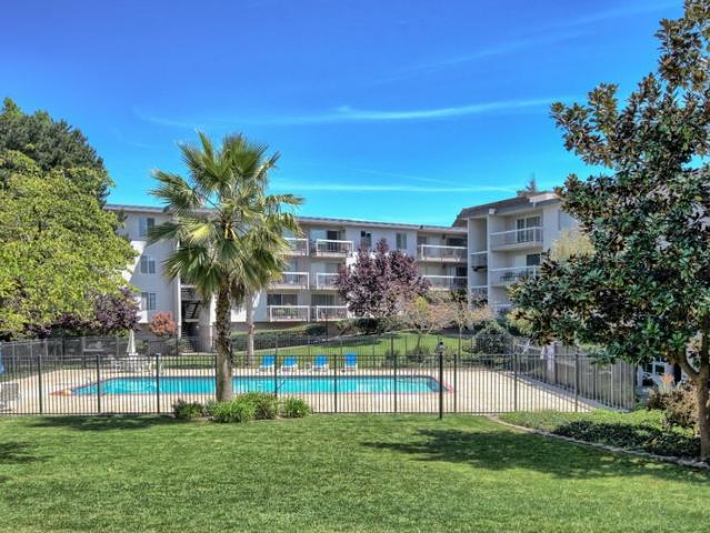 Room for Rent in 2 Bed / 2 Bath apt in Alameda