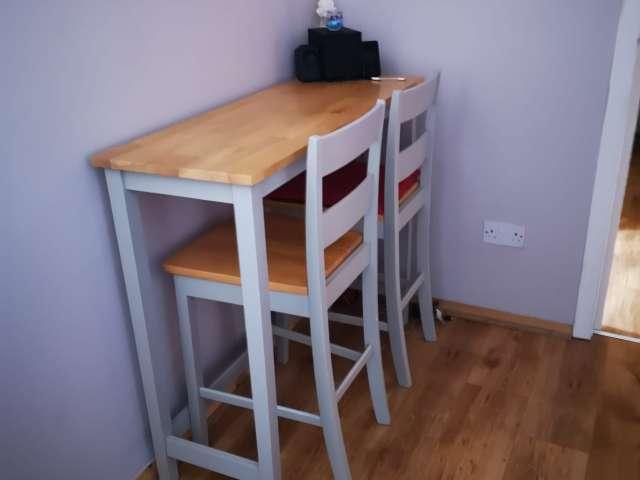 Room for rent in 2 bedroom apartment in Nottingham