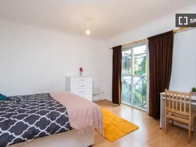 Room for rent in 2 bedroom apartment in New Cross, London