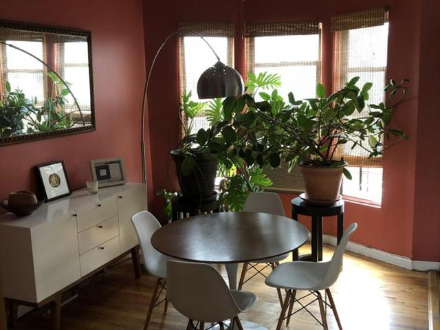 Room for rent in 2 bedroom sunlit apartment in Cli