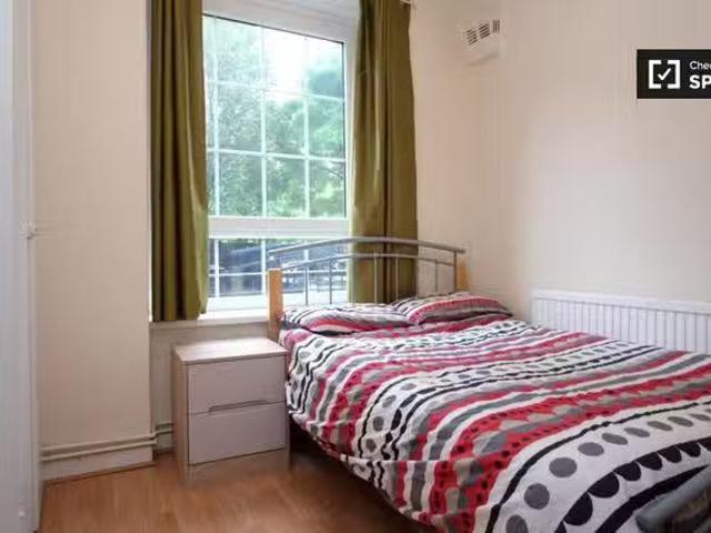 Room for rent in 3 Bedroom Apartment in Tower Hamlets