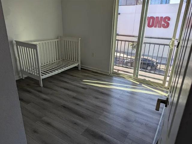 Room for rent in 3 bedroom apartment unfurnished