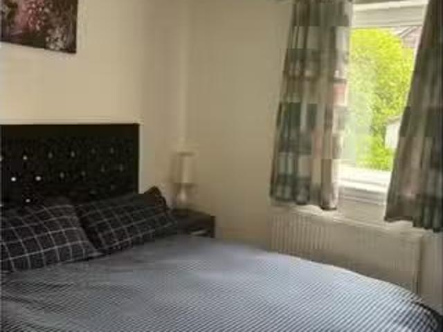 Room for rent in 3 bedroom house in Cambuslang, Glasgow